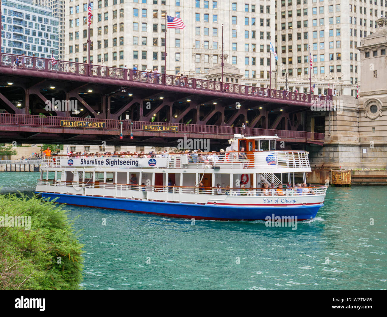 Sightseeing tour boat, Chicago River Stock Photo - Alamy