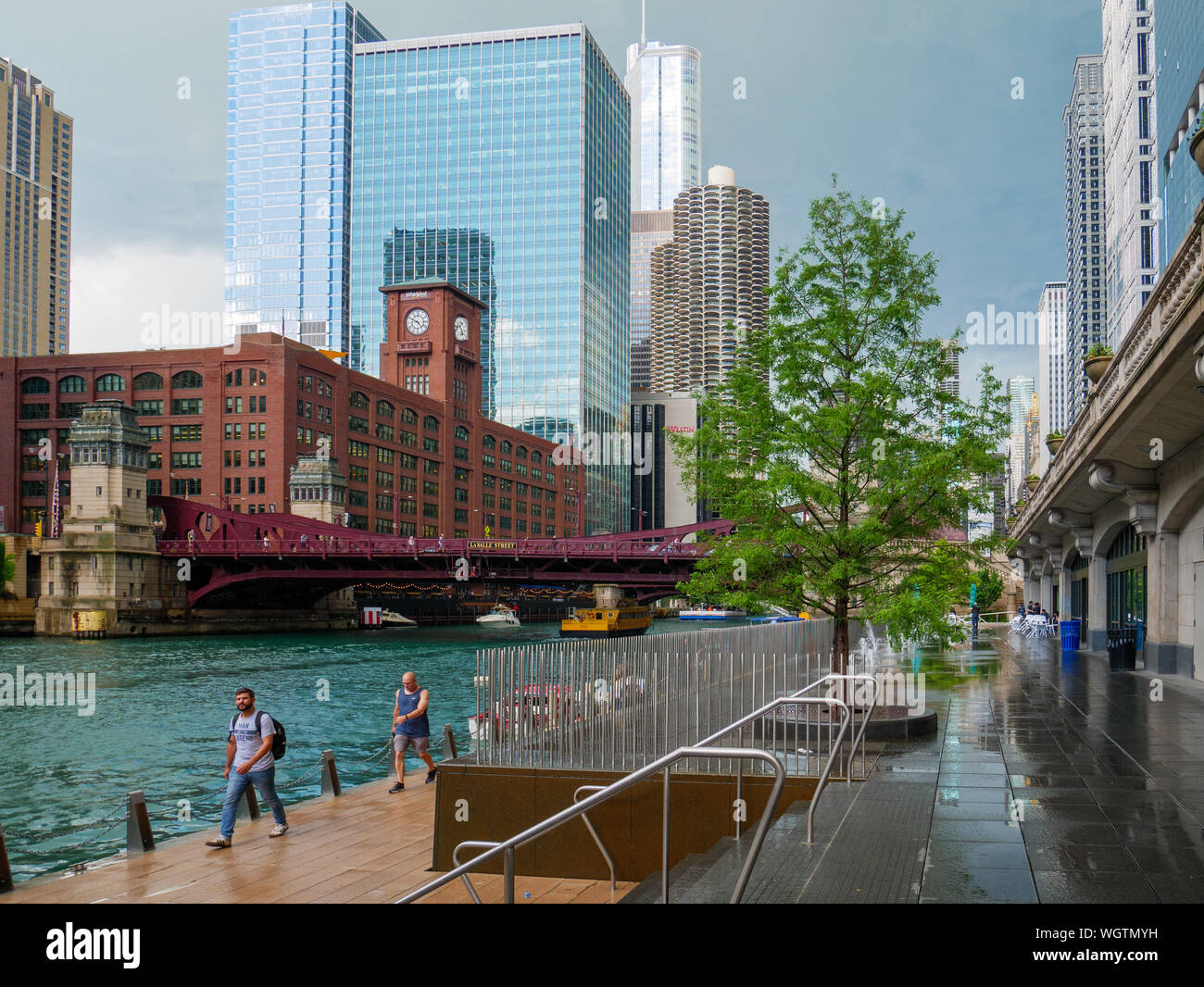 Chicago riverwalk hi-res stock photography and images - Alamy