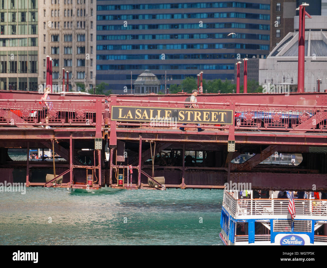Chicago bridge street hi-res stock photography and images - Alamy