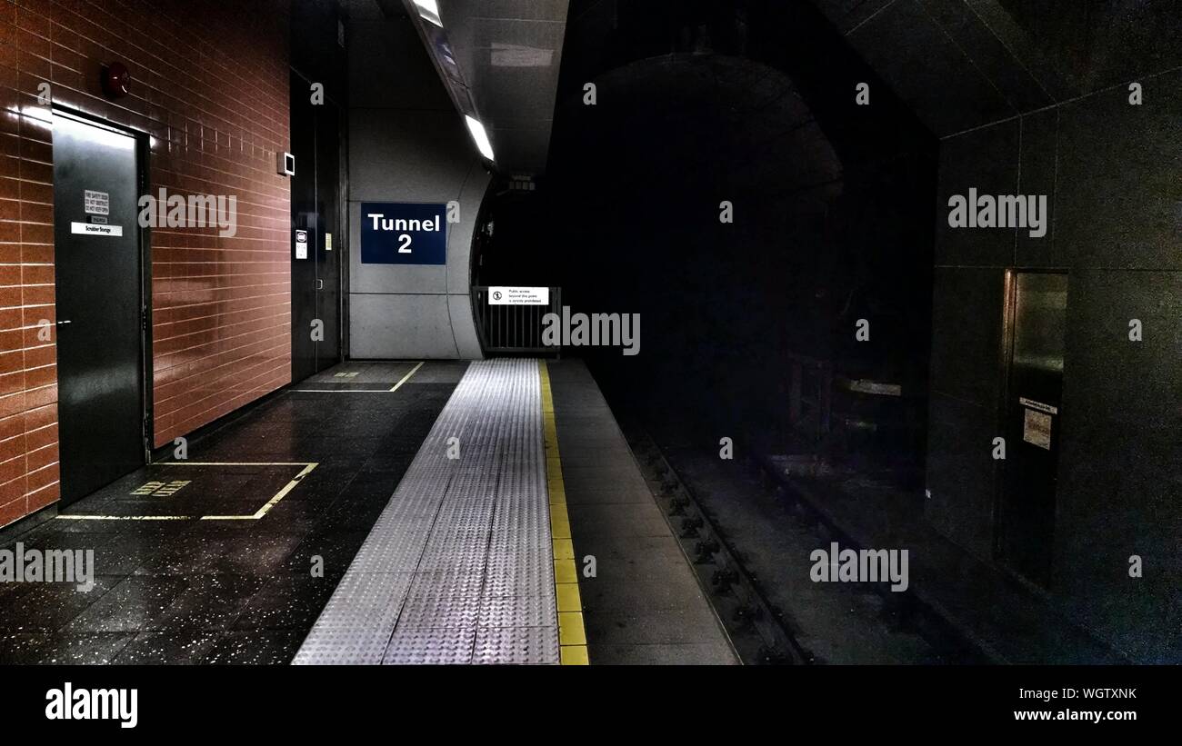 Dark Subway Platform High Resolution Stock Photography and Images - Alamy