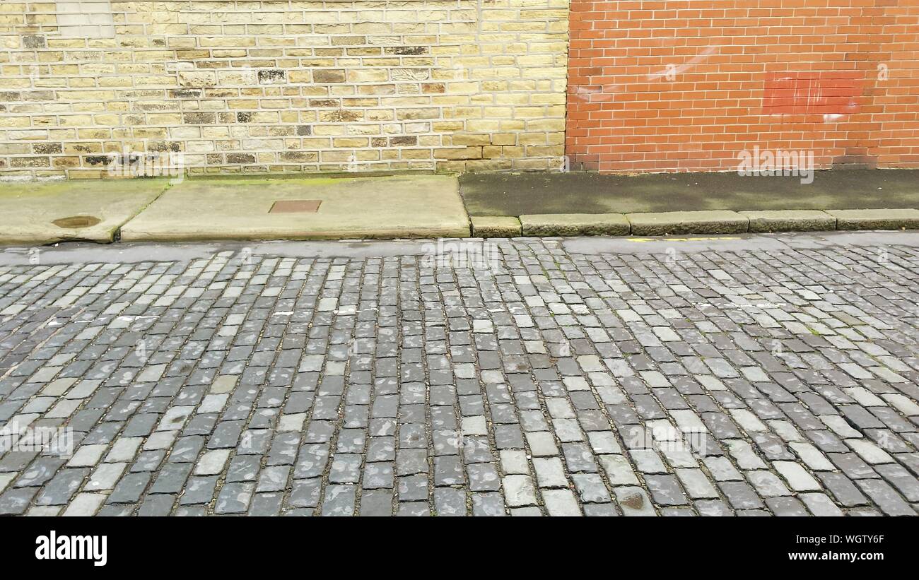 Cobbled building hi-res stock photography and images - Alamy