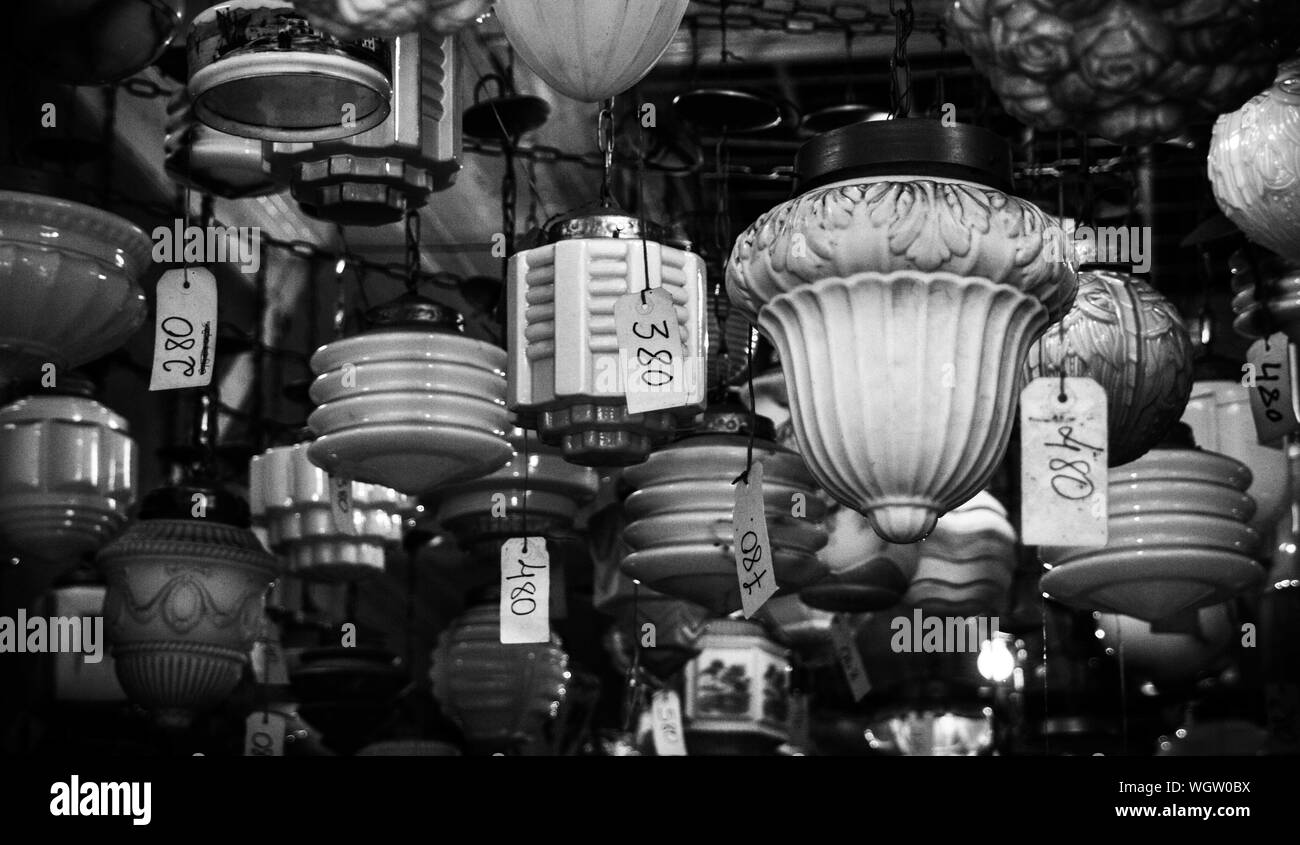 Lamps shop hi-res stock photography and images - Alamy