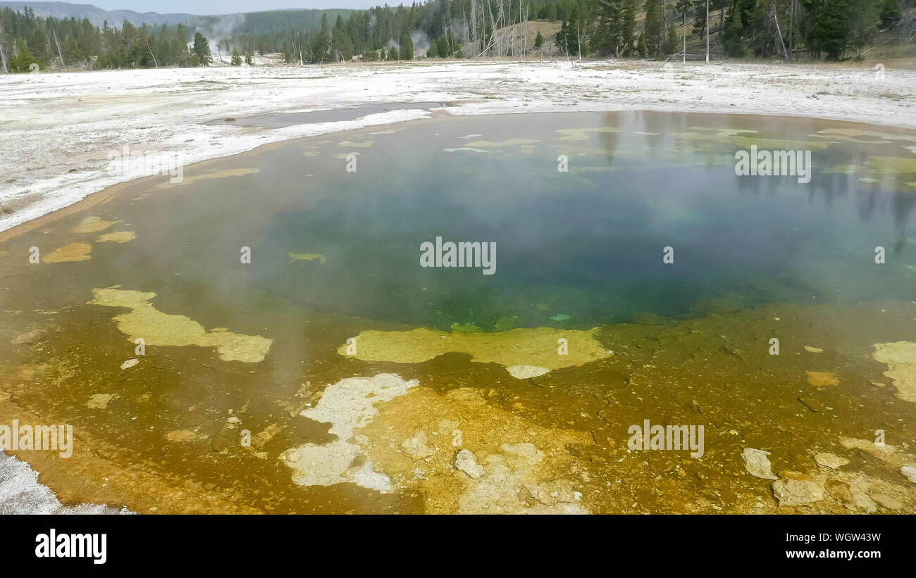 Beauty of yellowstone hi-res stock photography and images - Alamy