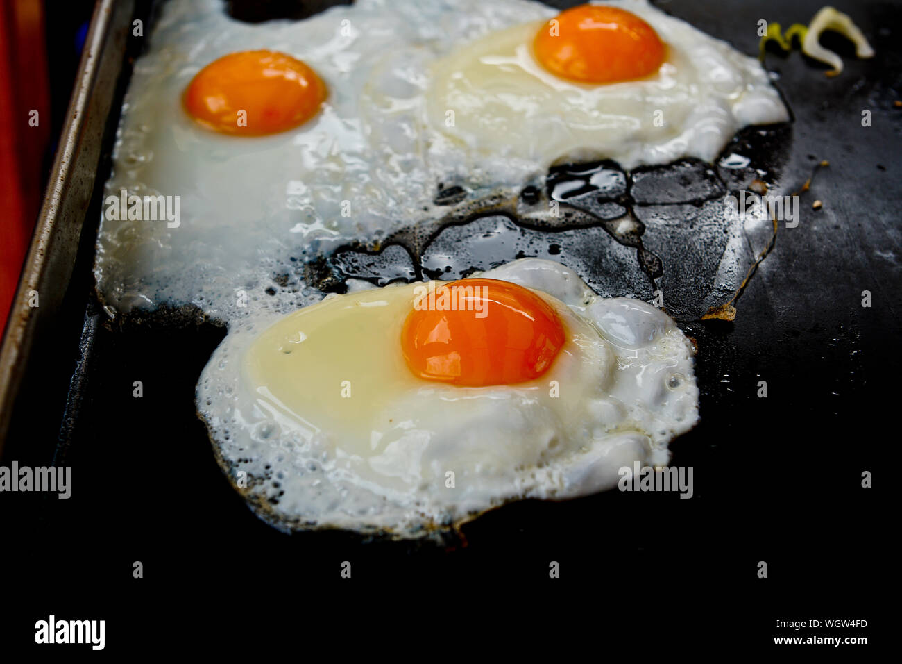Pan friend egg hi-res stock photography and images - Alamy