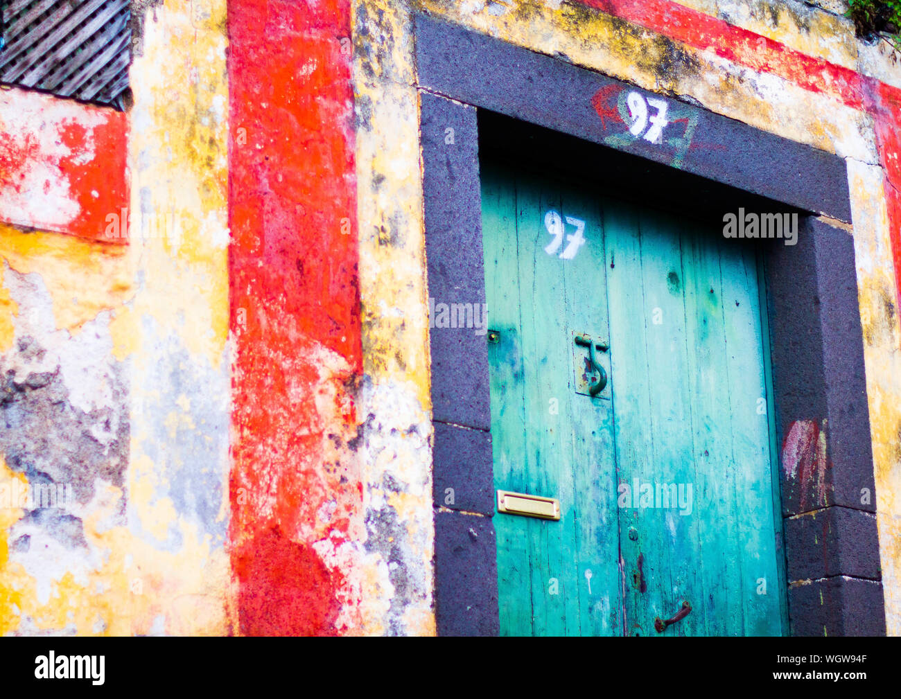 Closed house hi-res stock photography and images - Alamy