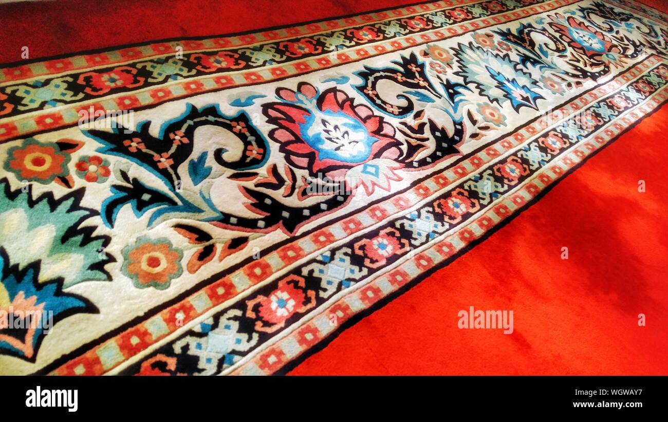 Angle designs hi-res stock photography and images - Alamy