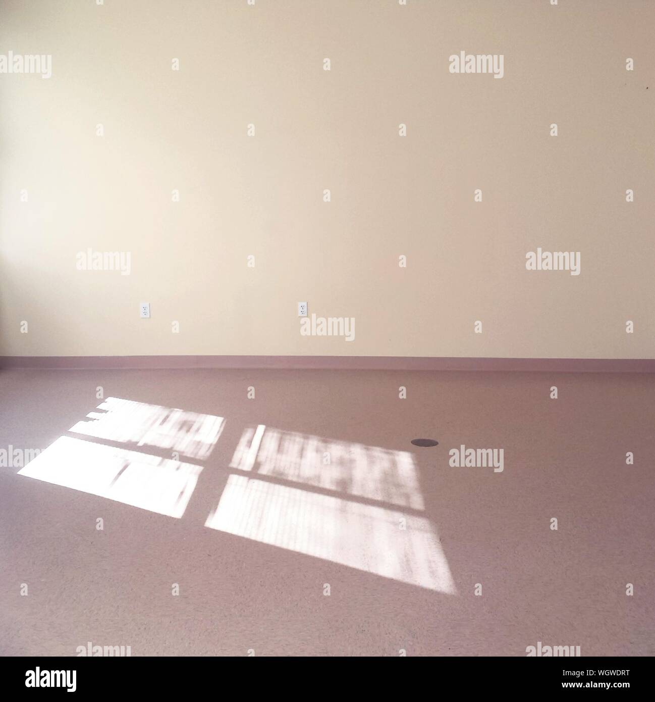 Empty home hi-res stock photography and images - Alamy