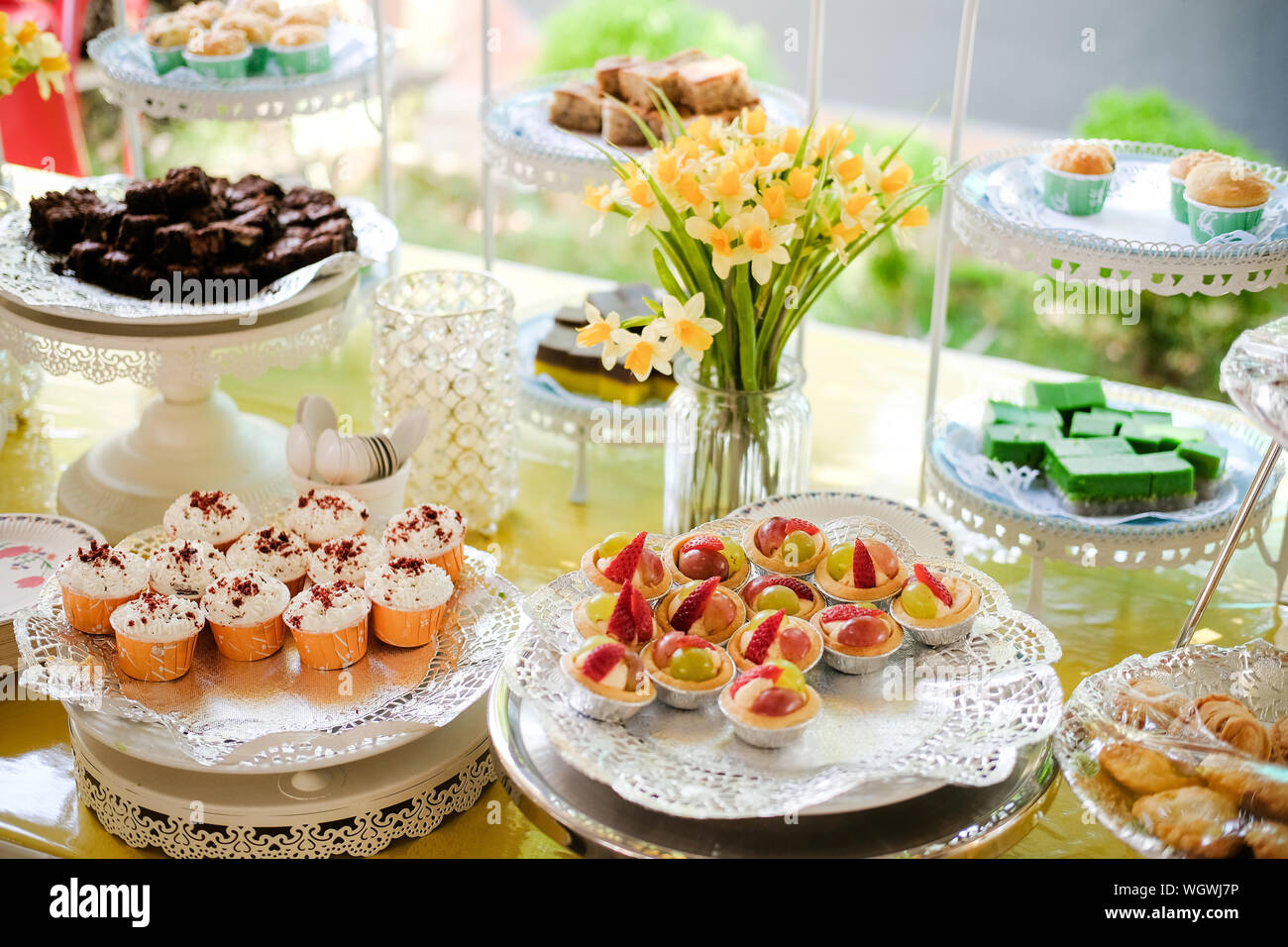 Afternoon tea buffet hi-res stock photography and images - Alamy