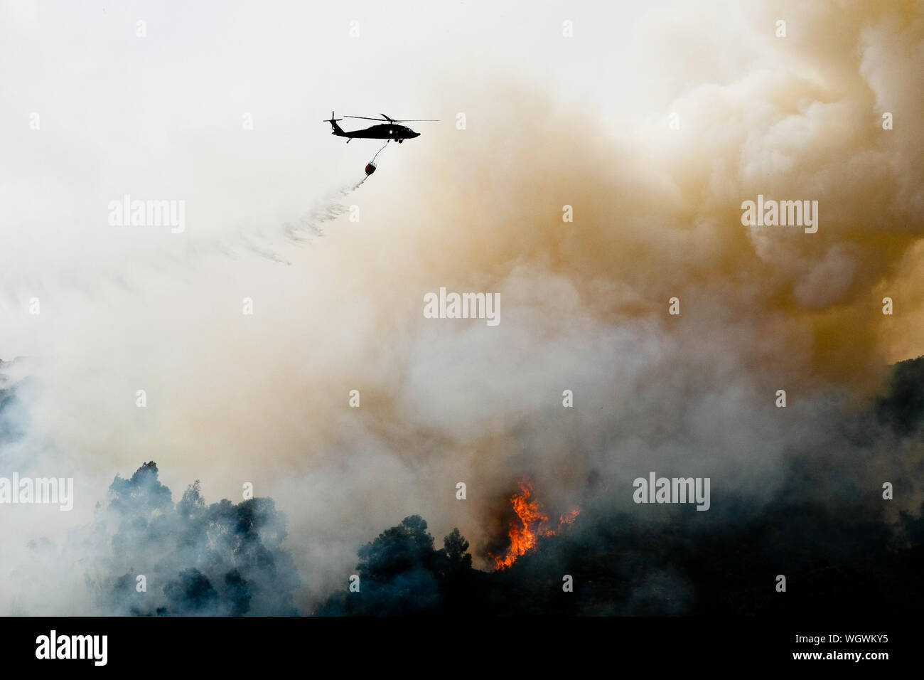 Helicopter with fire bucket hi-res stock photography and images - Alamy