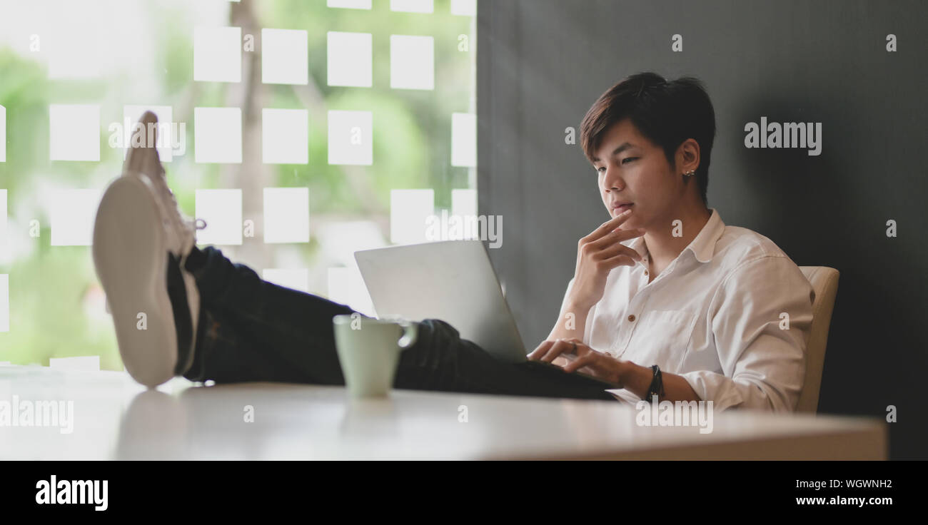 Feet on desk suit hi-res stock photography and images - Alamy