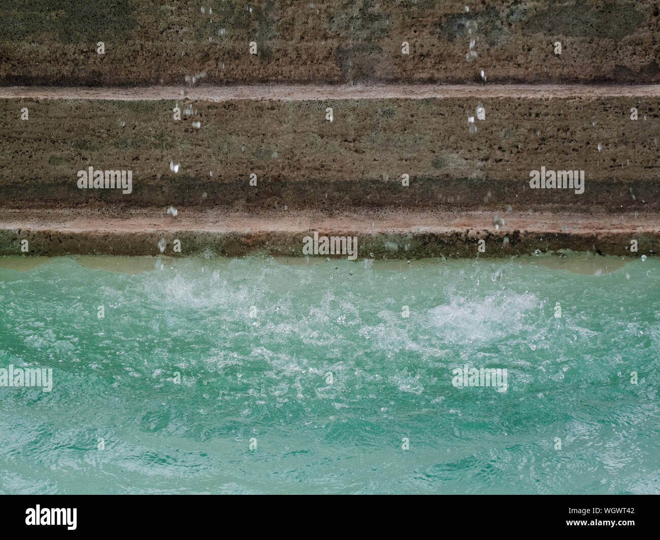 Splashing water fountain hi-res stock photography and images - Alamy