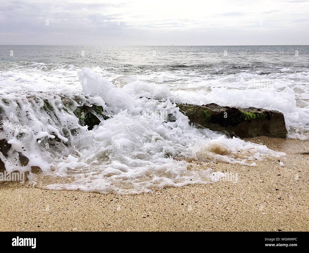 Water splashing over rocks hi-res stock photography and images - Alamy