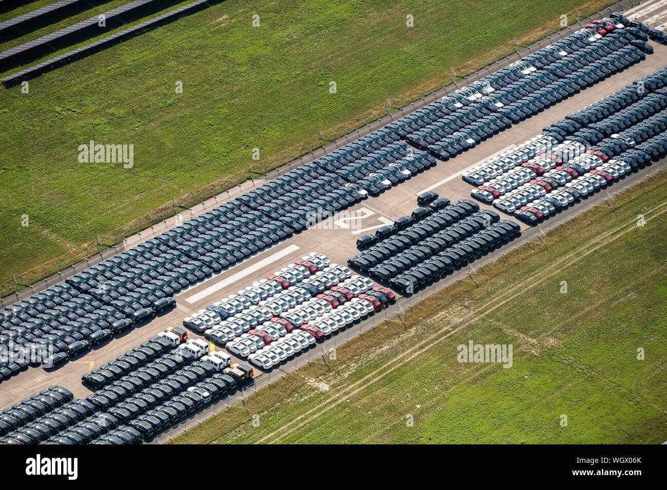 Alhorn, Germany. 30th Aug, 2019. Numerous Mercedes vehicles are parked ...