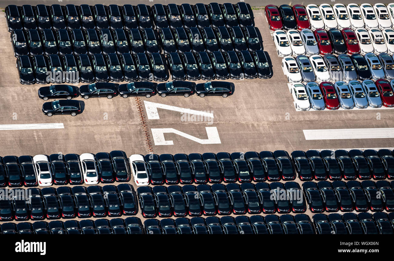 Alhorn, Germany. 30th Aug, 2019. Numerous Mercedes-Benz vehicles are ...