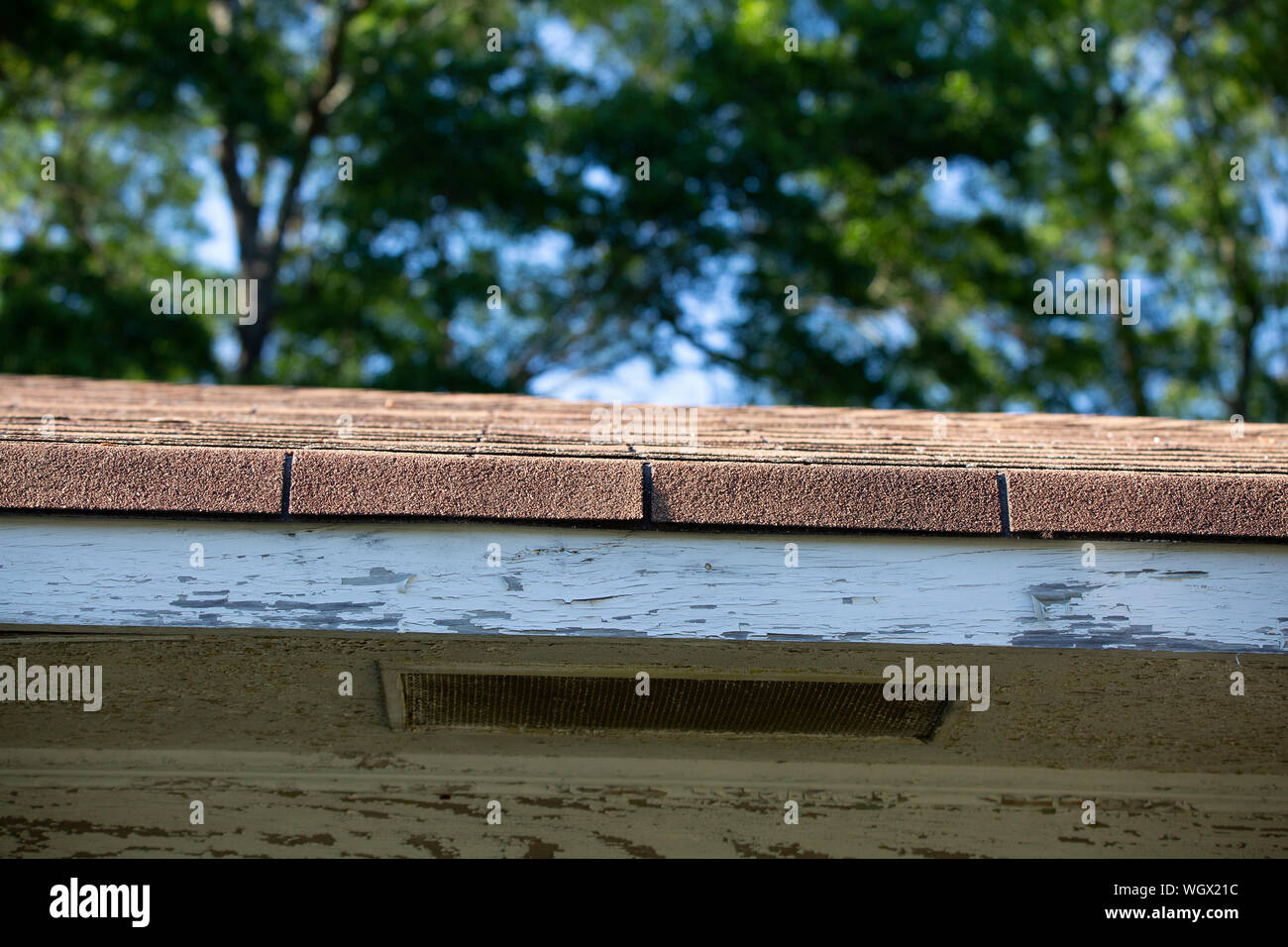 Loose shingles hi-res stock photography and images - Alamy