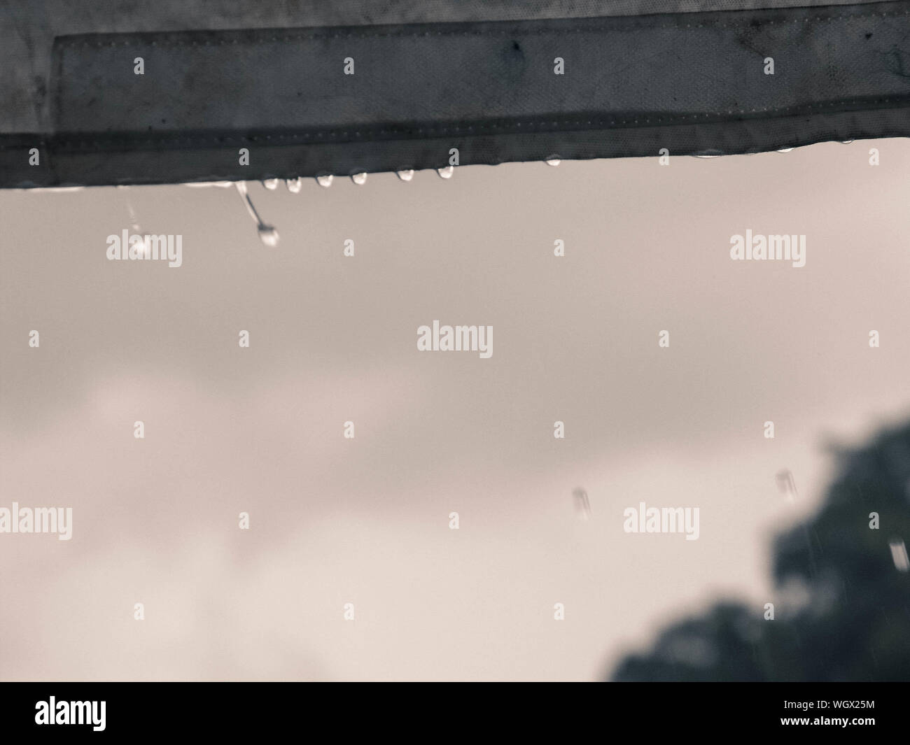 Raindrops from roof hi-res stock photography and images - Alamy