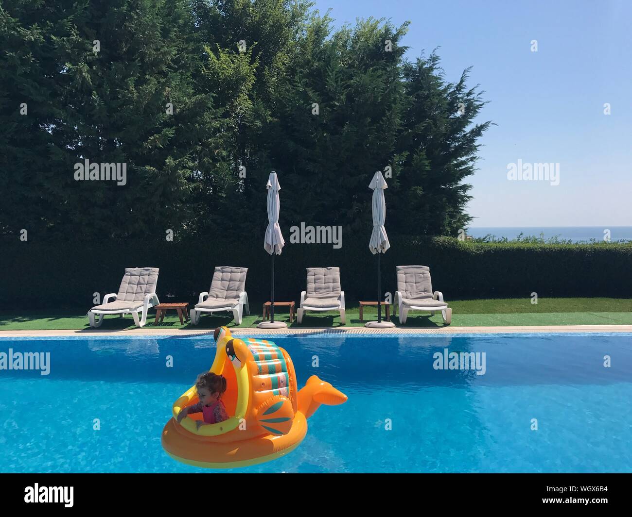 Girls in raft hi-res stock photography and images - Alamy