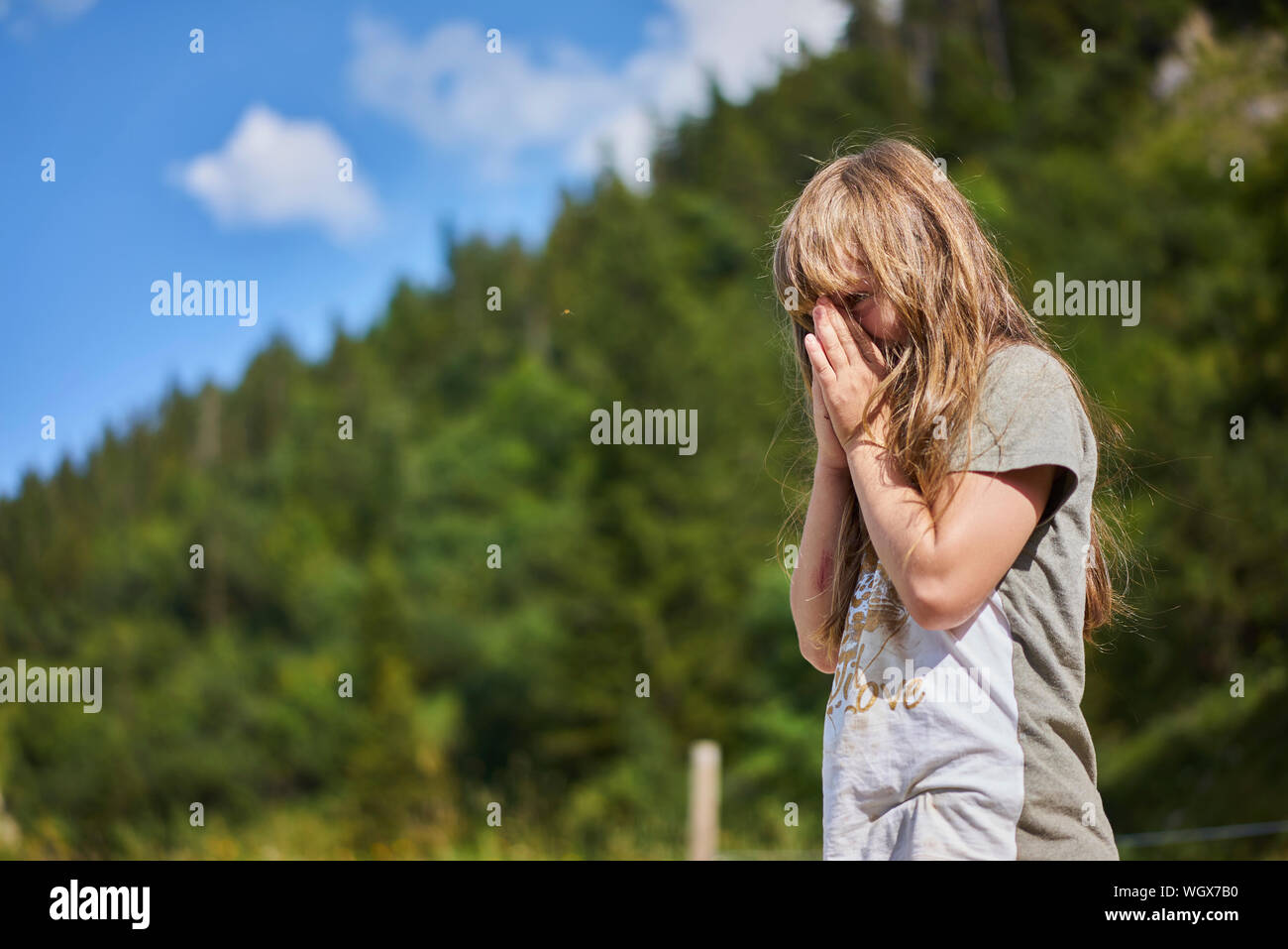 Shy girl hi-res stock photography and images - Alamy