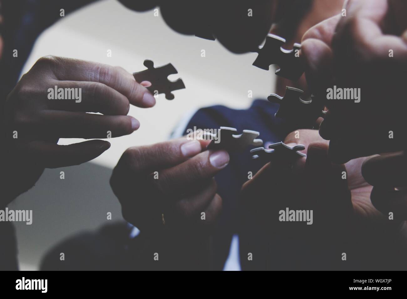 Human hands holding jigsaw pieces hi-res stock photography and images ...