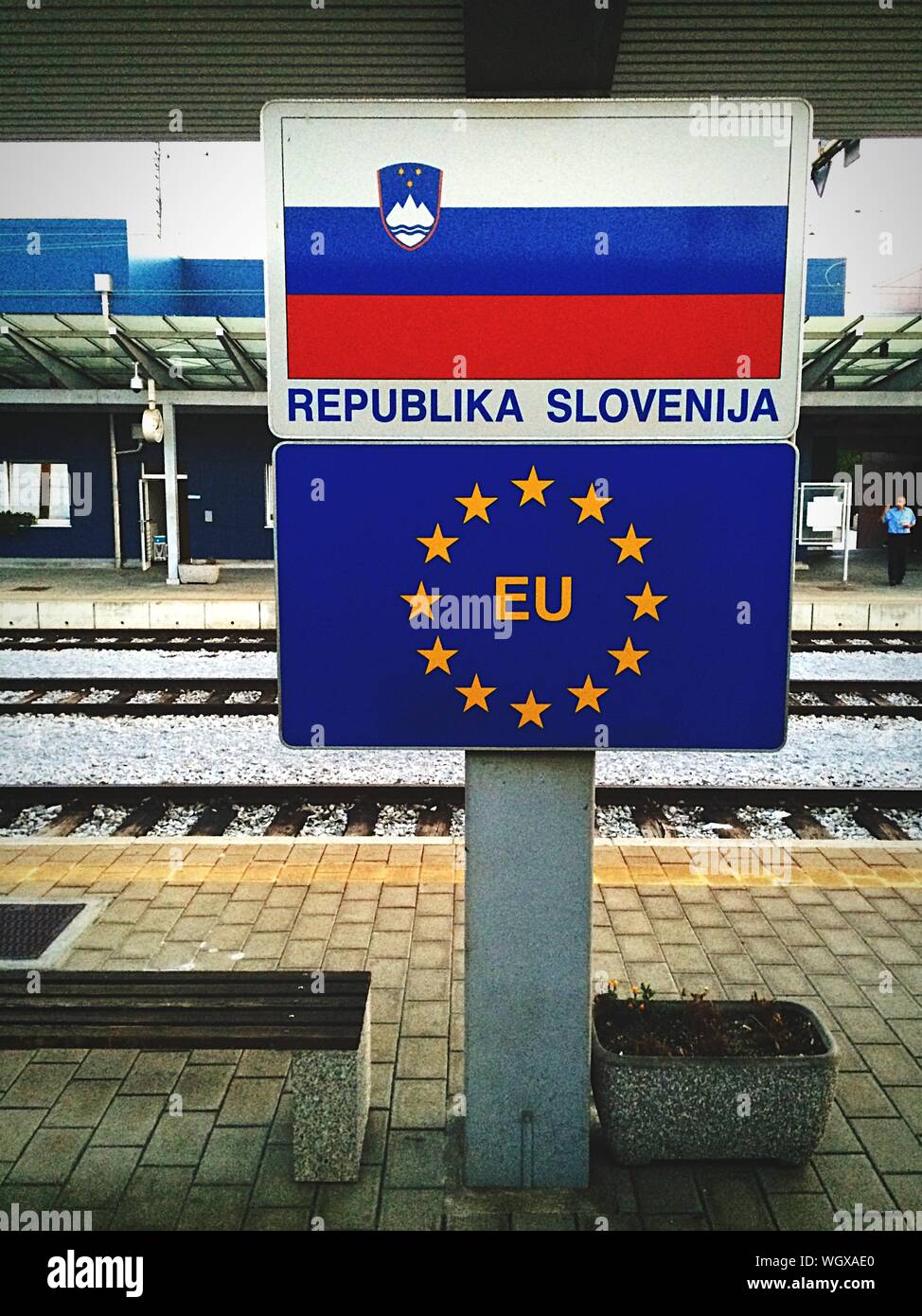 Platform sign board hi-res stock photography and images - Alamy