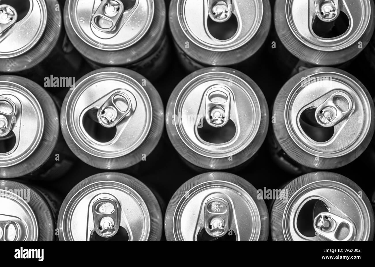 Row of beer cans hi-res stock photography and images - Alamy