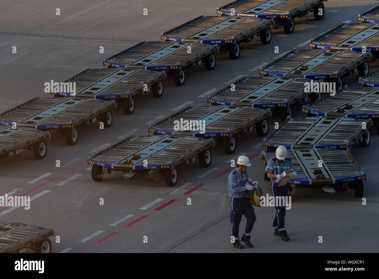 Work aprons hi-res stock photography and images - Alamy