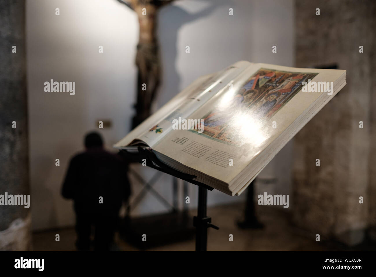The open bible hi-res stock photography and images - Alamy