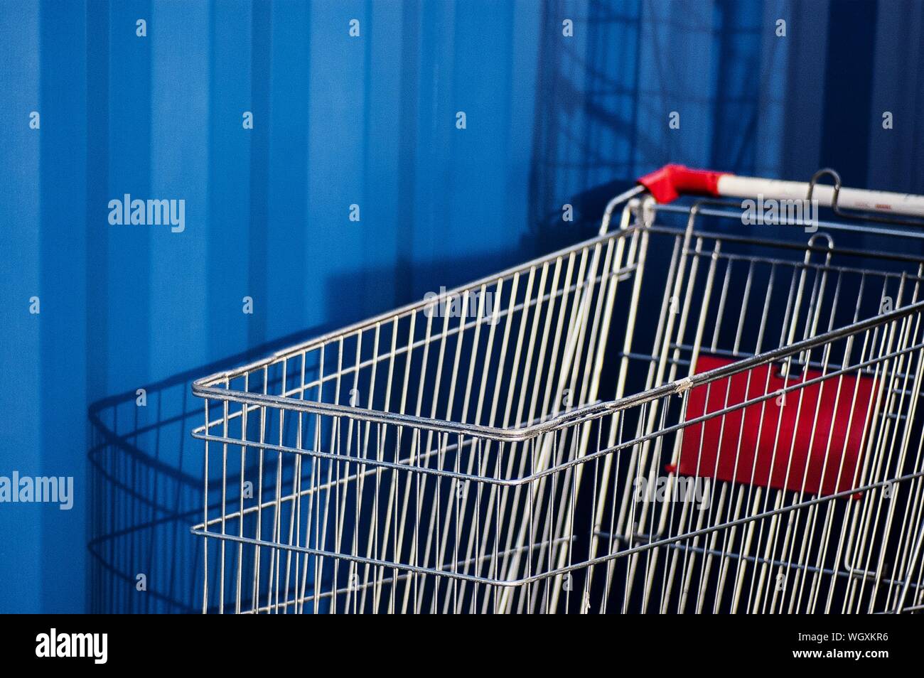 Shopping trolley close up hi-res stock photography and images - Alamy