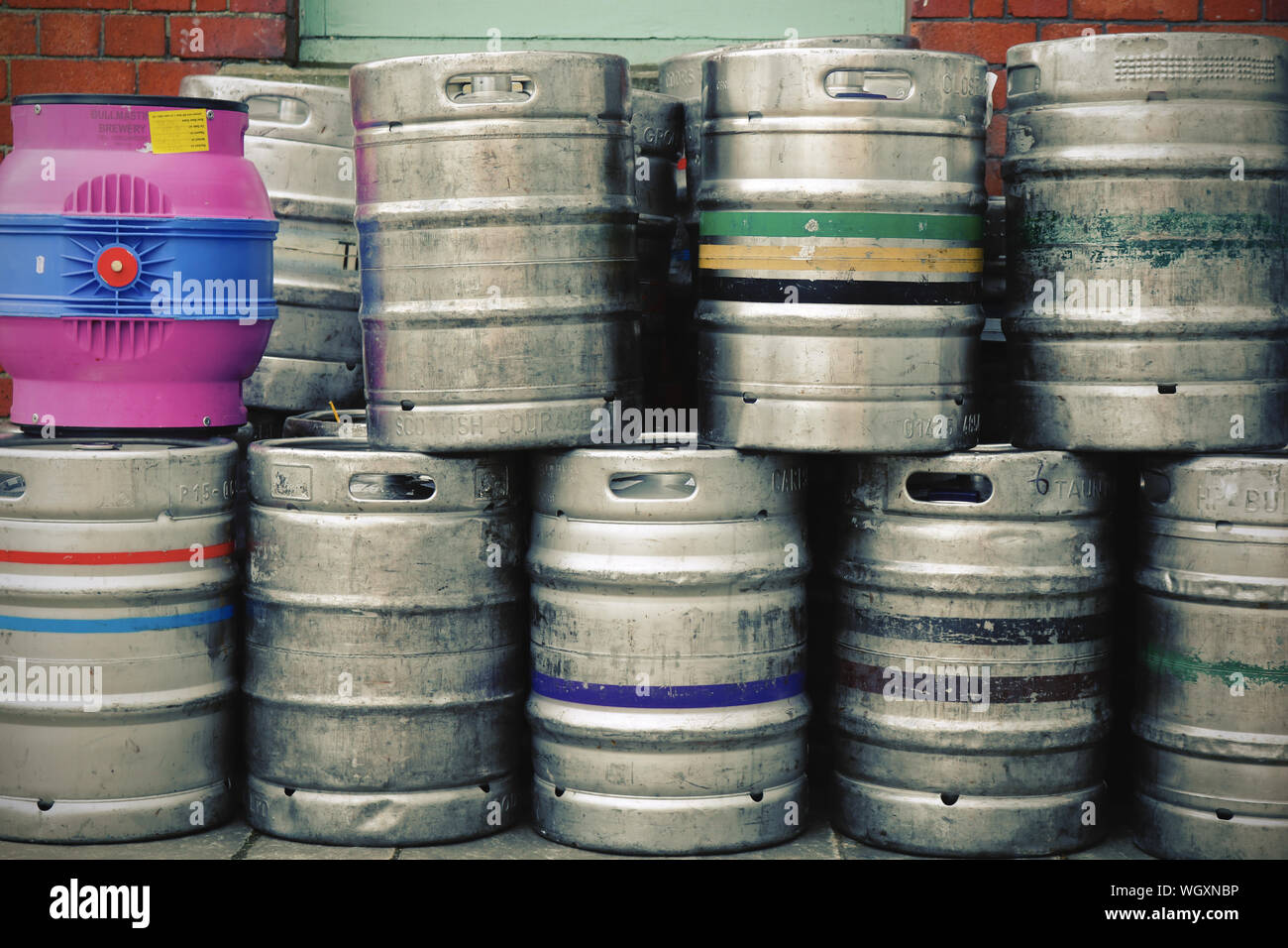 Metal kegs hi-res stock photography and images - Alamy
