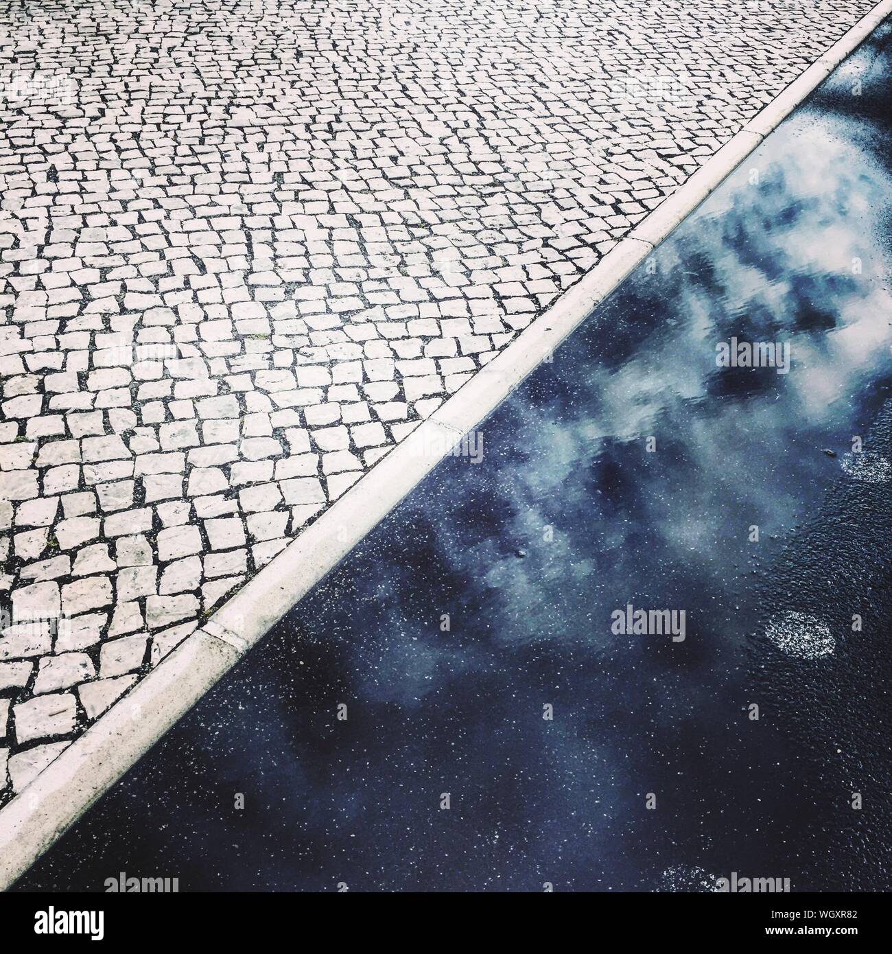 Street by water hi-res stock photography and images - Alamy