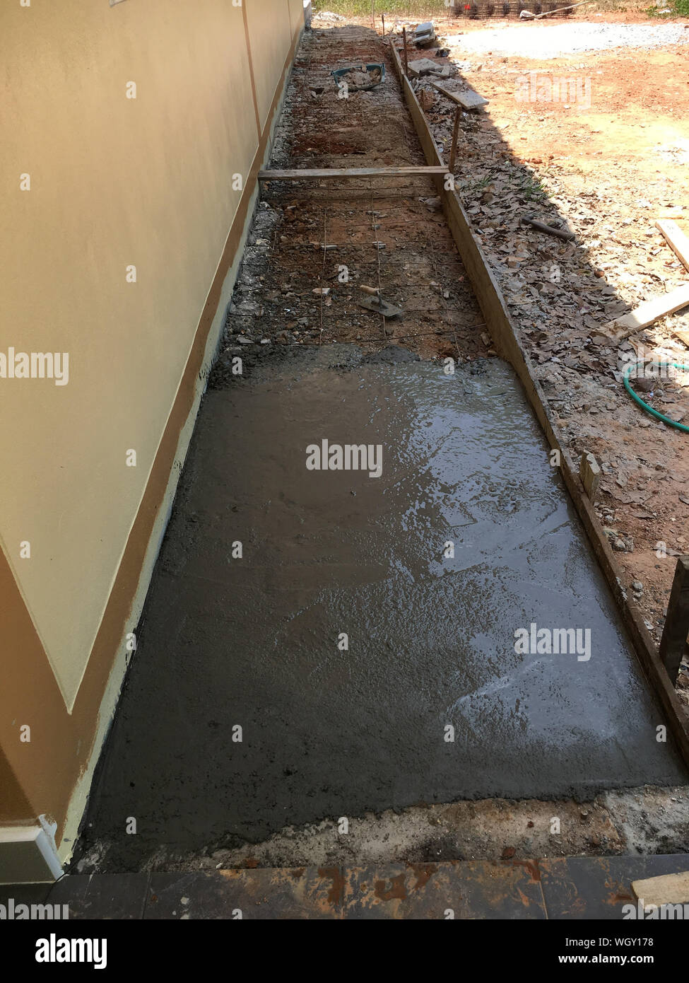 Construction incomplete hi-res stock photography and images - Alamy