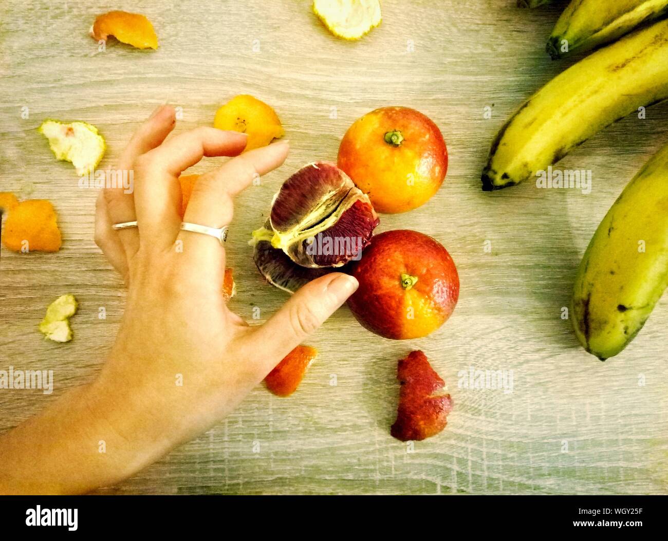 Picking fruit hi-res stock photography and images - Alamy