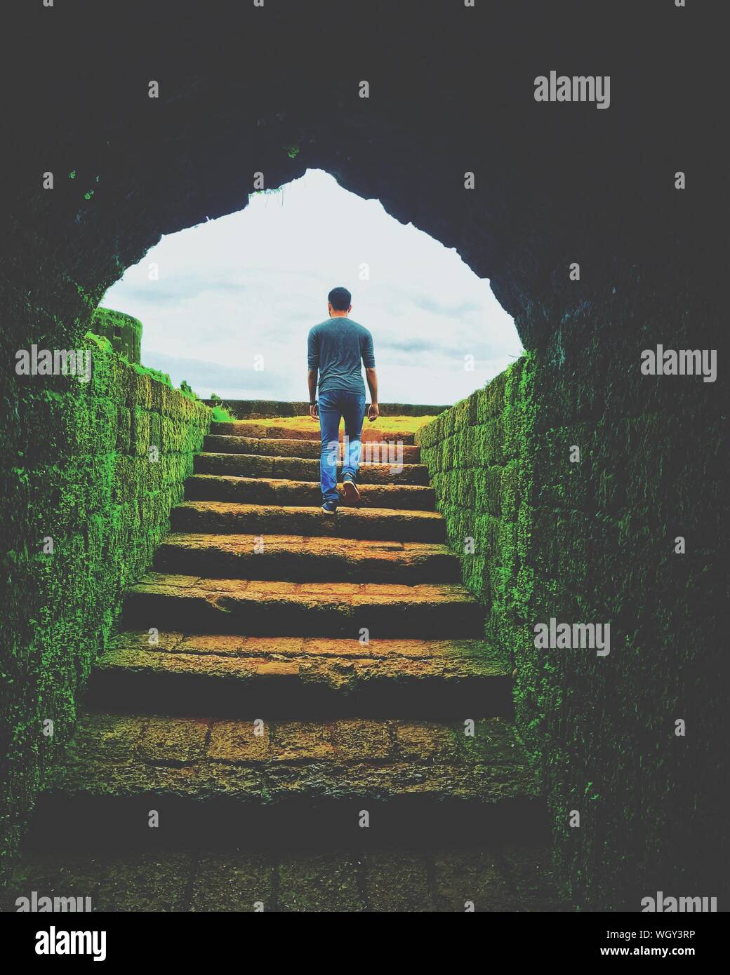 Old man walking up steps hi-res stock photography and images - Alamy