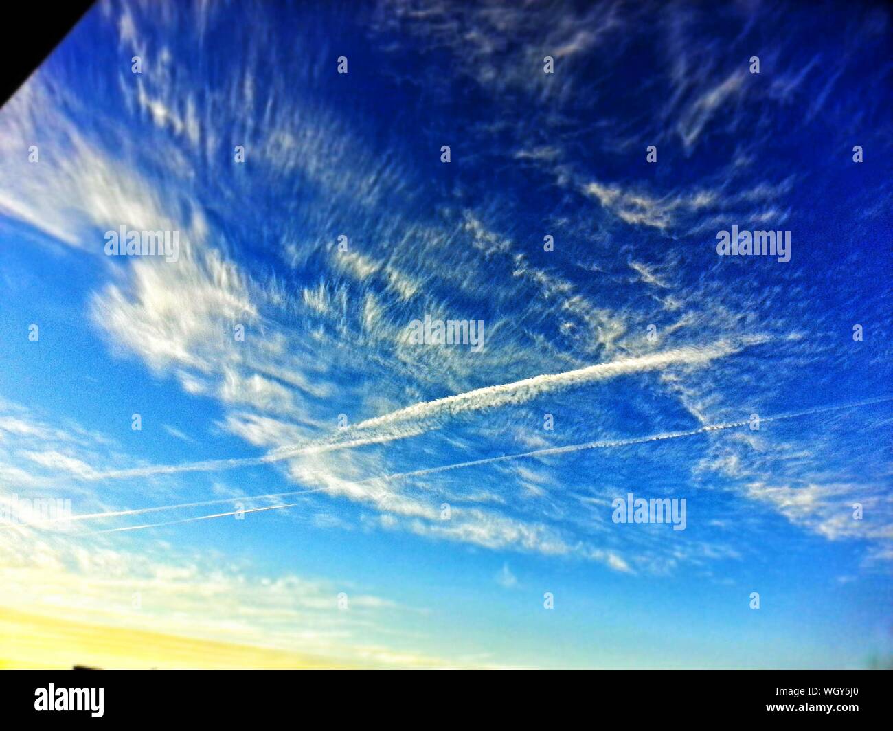 Trail clouds hi-res stock photography and images - Alamy