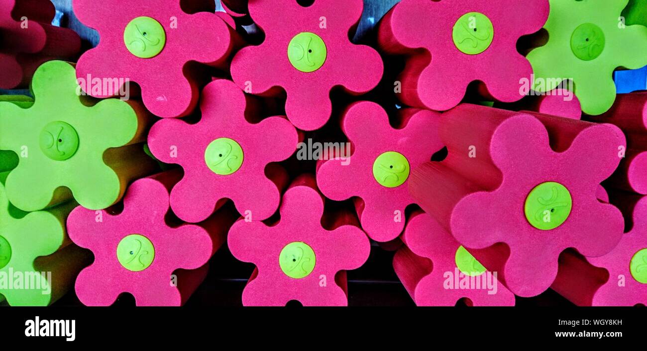 Pink patterned paper hi-res stock photography and images - Alamy