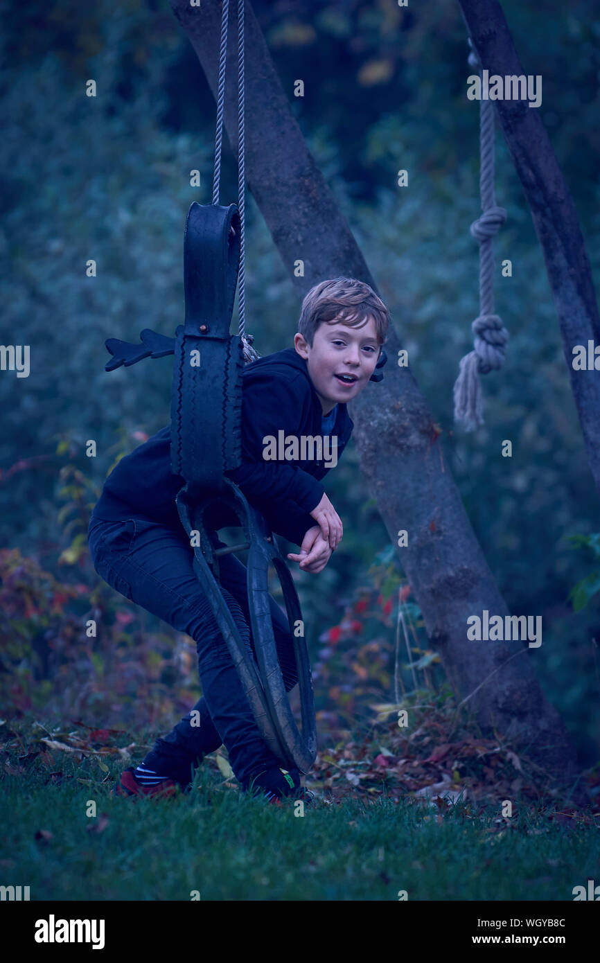 One rope swing hi-res stock photography and images - Alamy