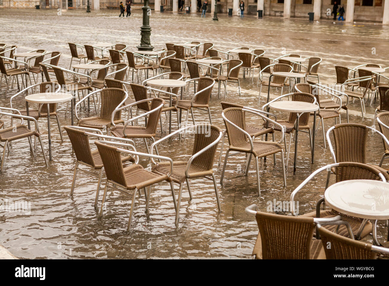 Tables in the water hi-res stock photography and images - Alamy