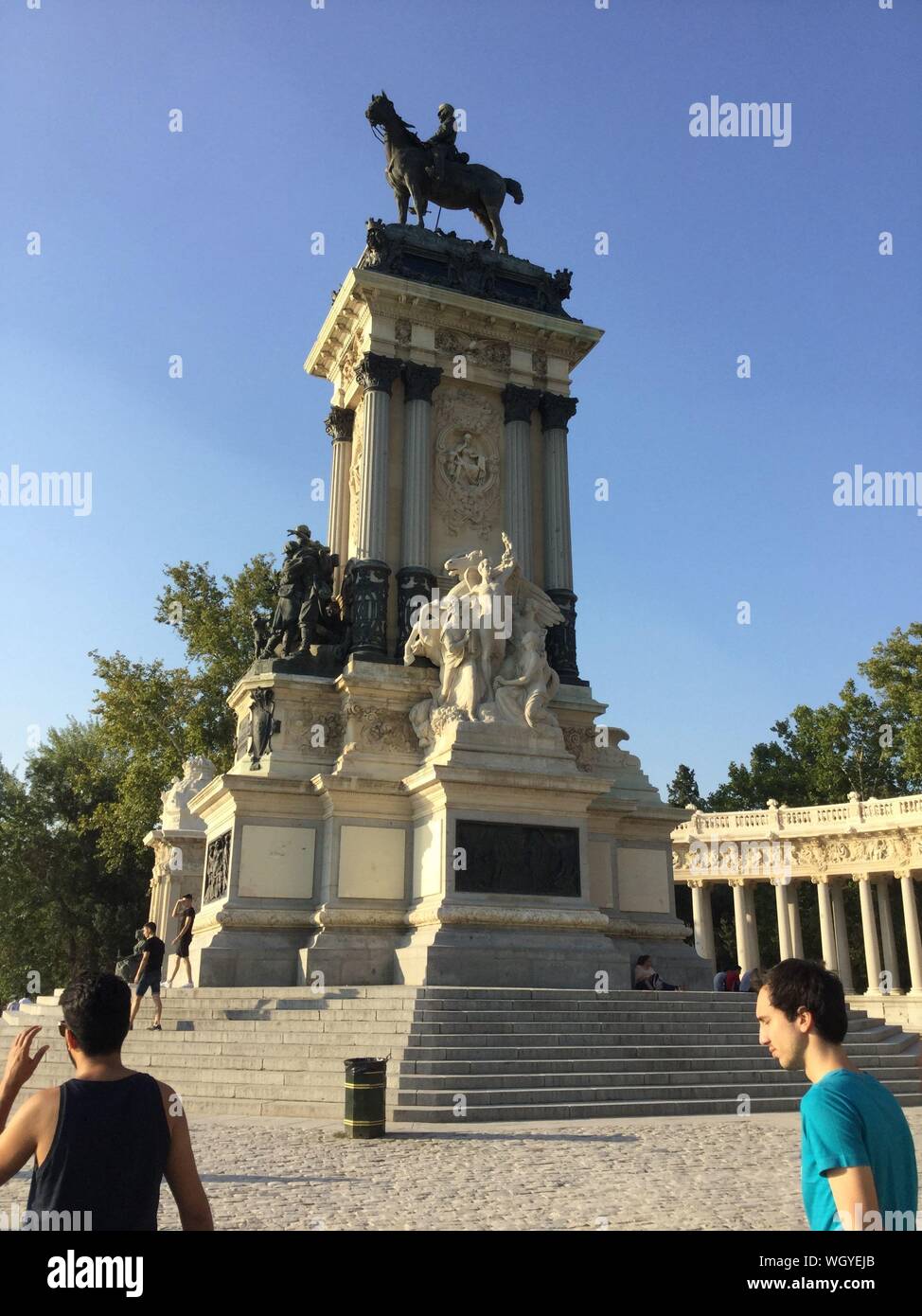 Walking monument hi-res stock photography and images - Alamy