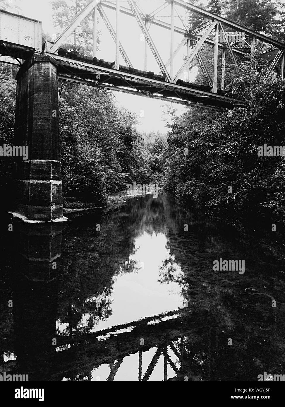 Footbridge over stream architecture hi-res stock photography and images ...