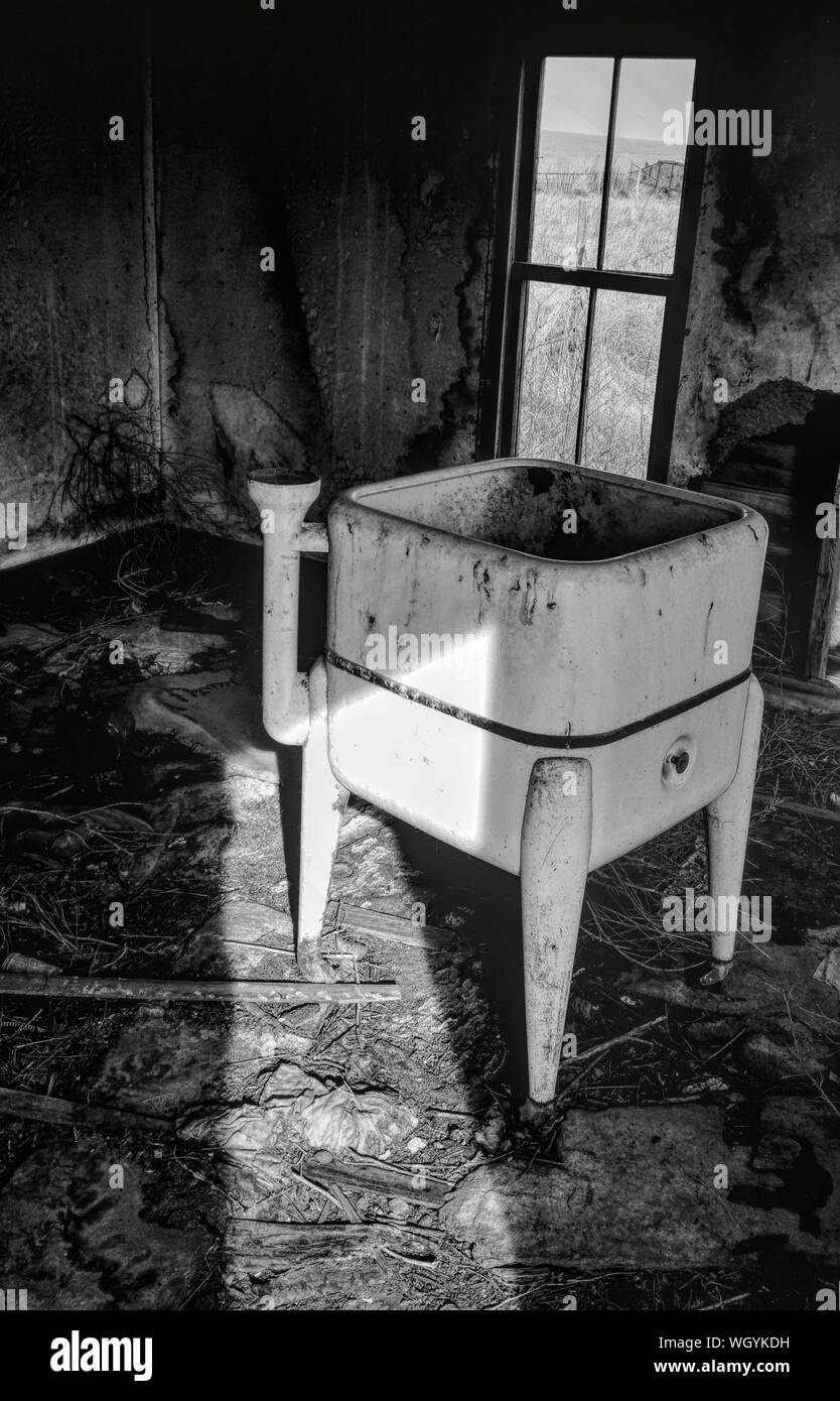 Old Fashioned Washing Machine High Resolution Stock Photography and ...