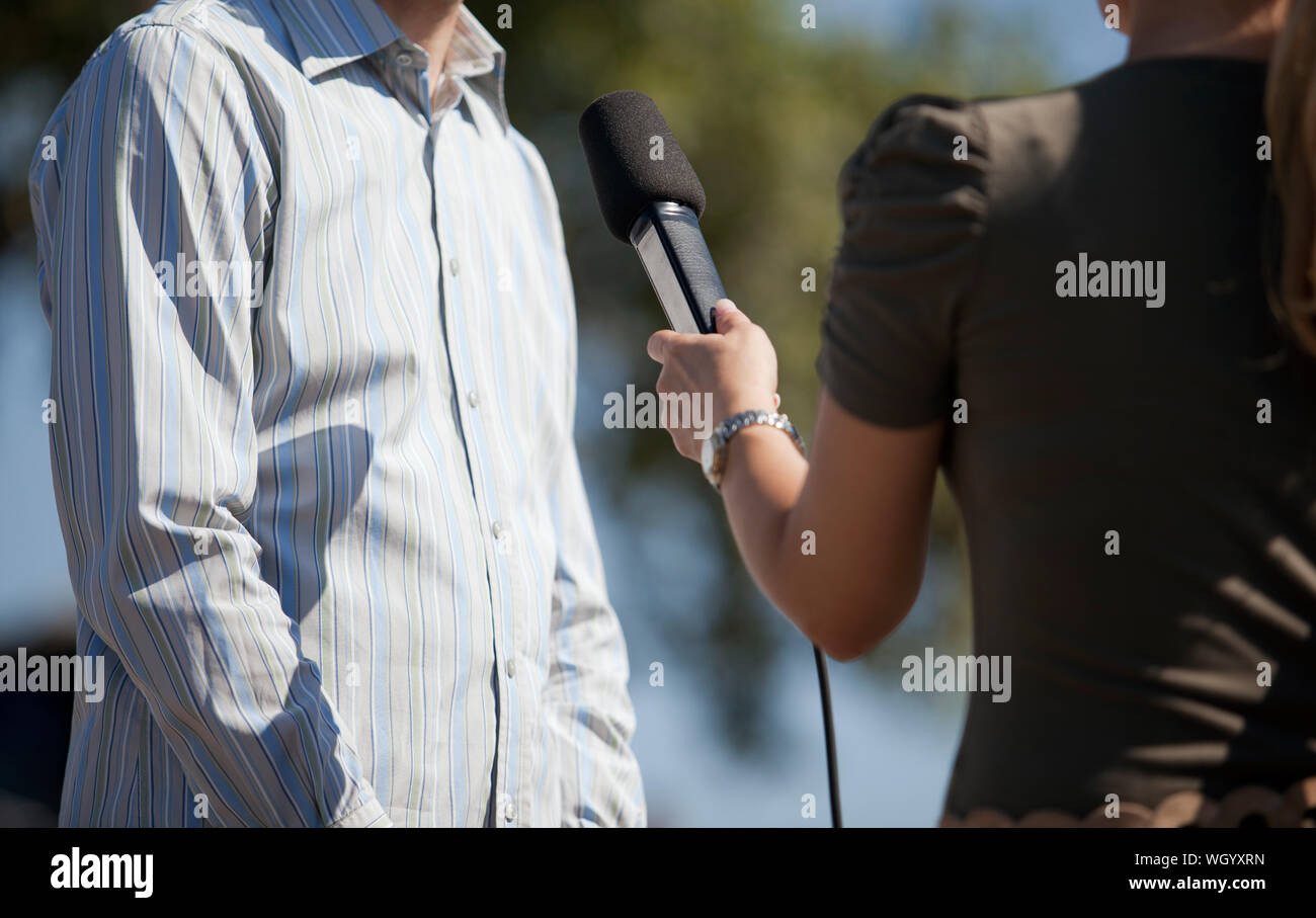 Interview reporter hi-res stock photography and images - Alamy