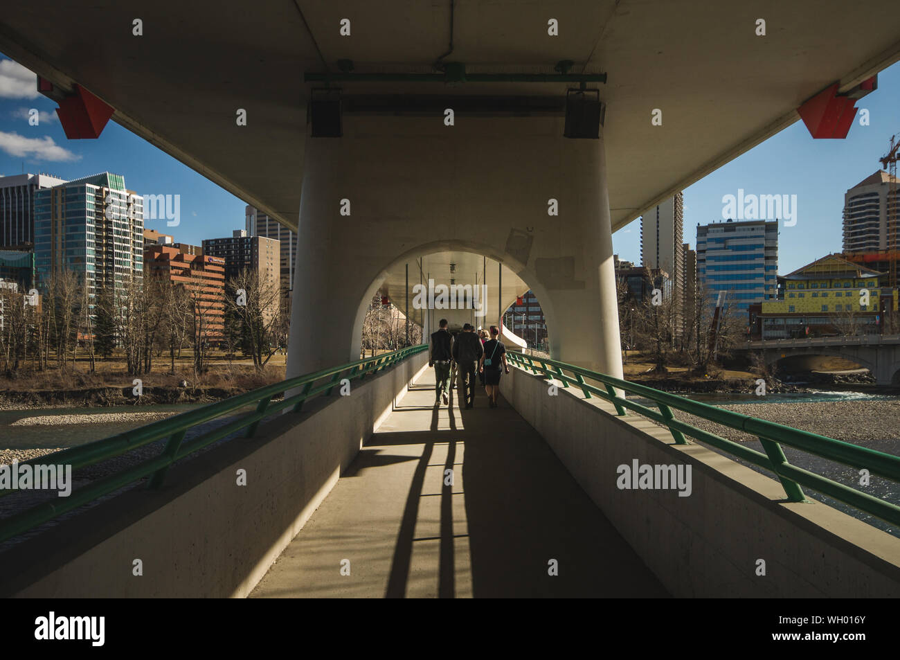 Pathway under bridge hi-res stock photography and images - Alamy