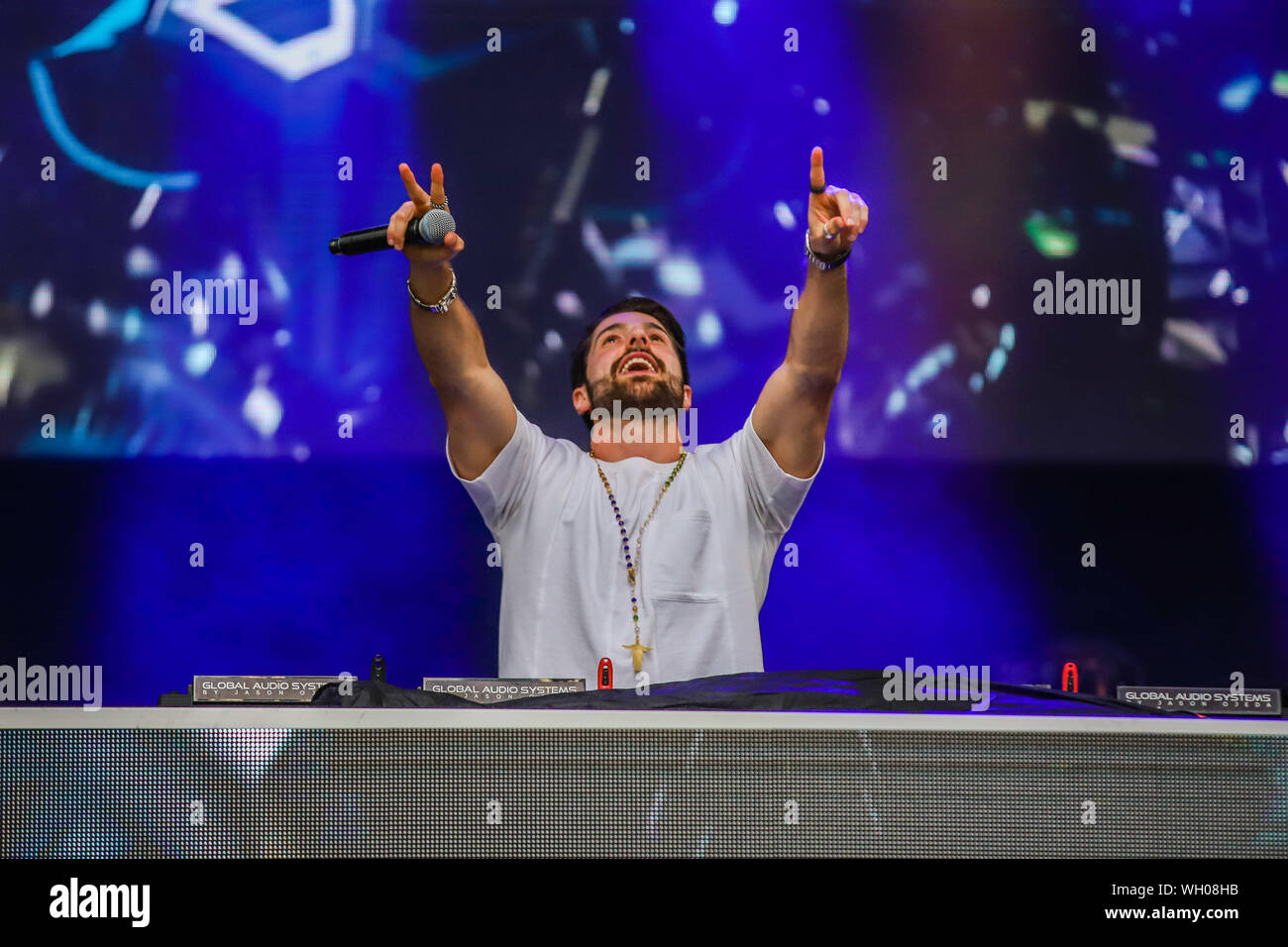 Dj alok hi-res stock photography and images - Alamy
