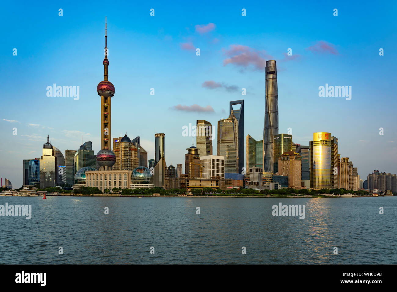 Shanghai skyline sunset oriental hi-res stock photography and images ...