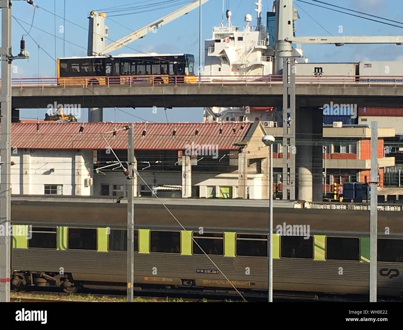 Bus and bridge hi-res stock photography and images - Alamy