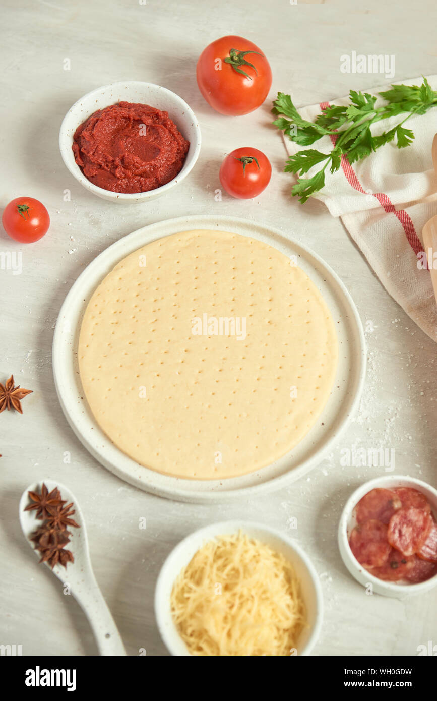 Preparing individual pizzas from pizza bar Stock Photo - Alamy