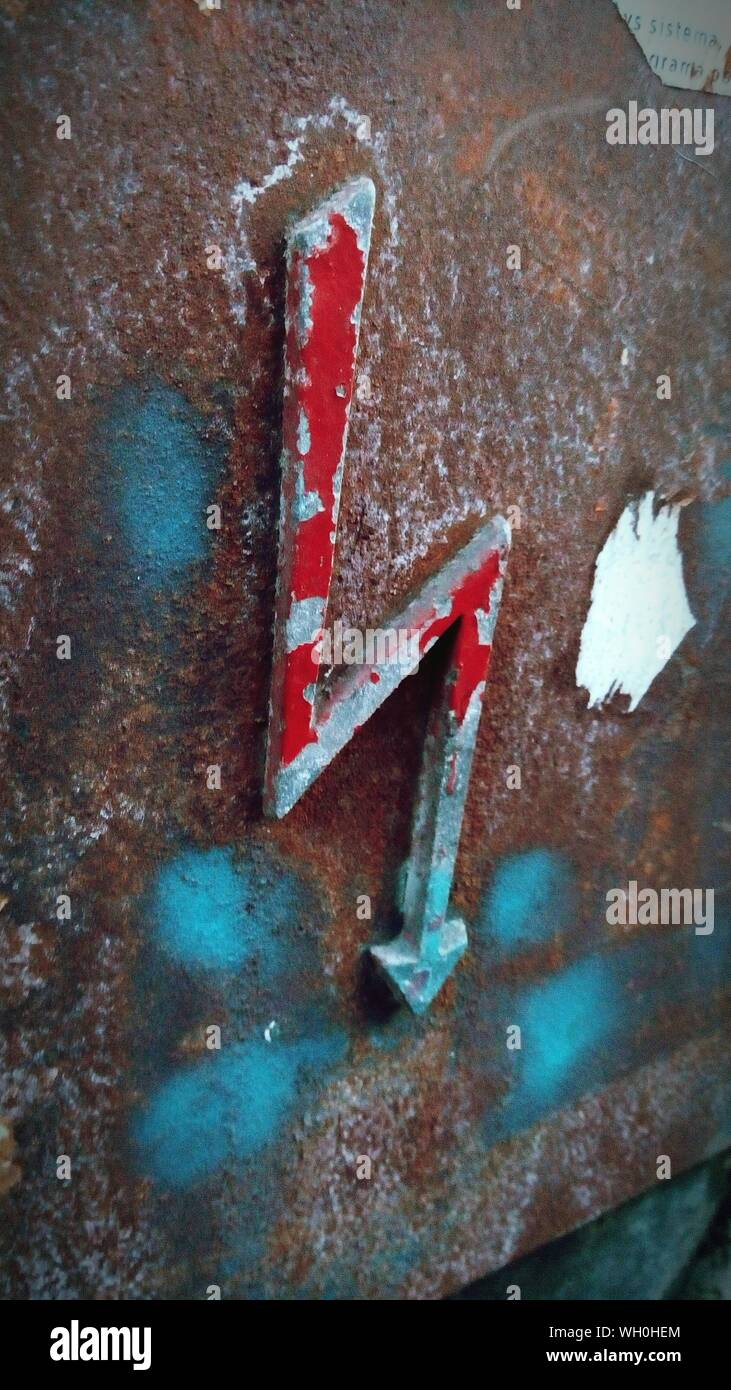 Rust arrow hi-res stock photography and images - Alamy