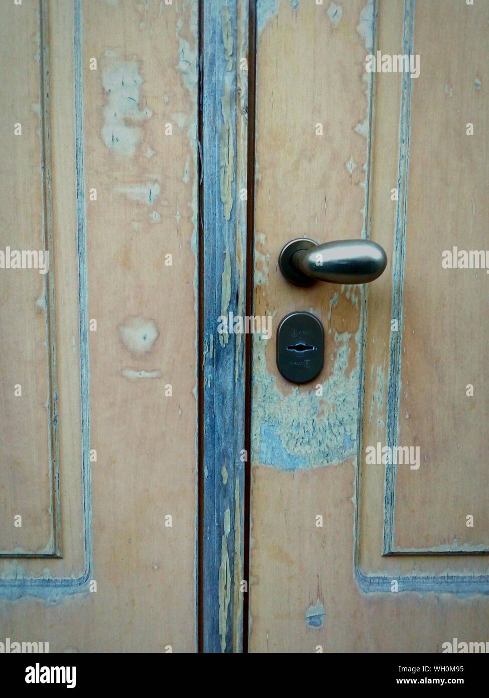 Old metal building exterior hi-res stock photography and images - Alamy