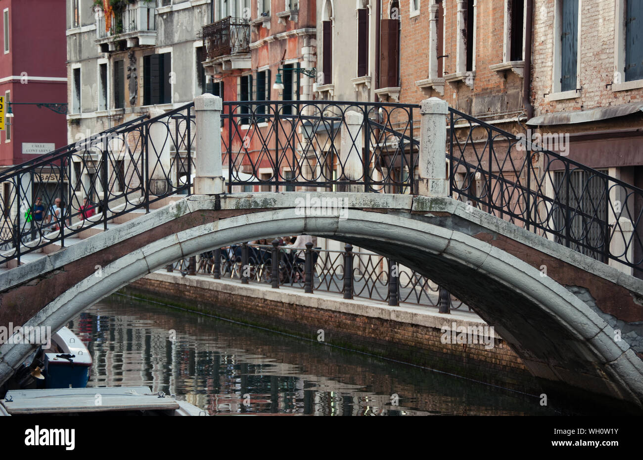 Arch footbridge hi-res stock photography and images - Alamy