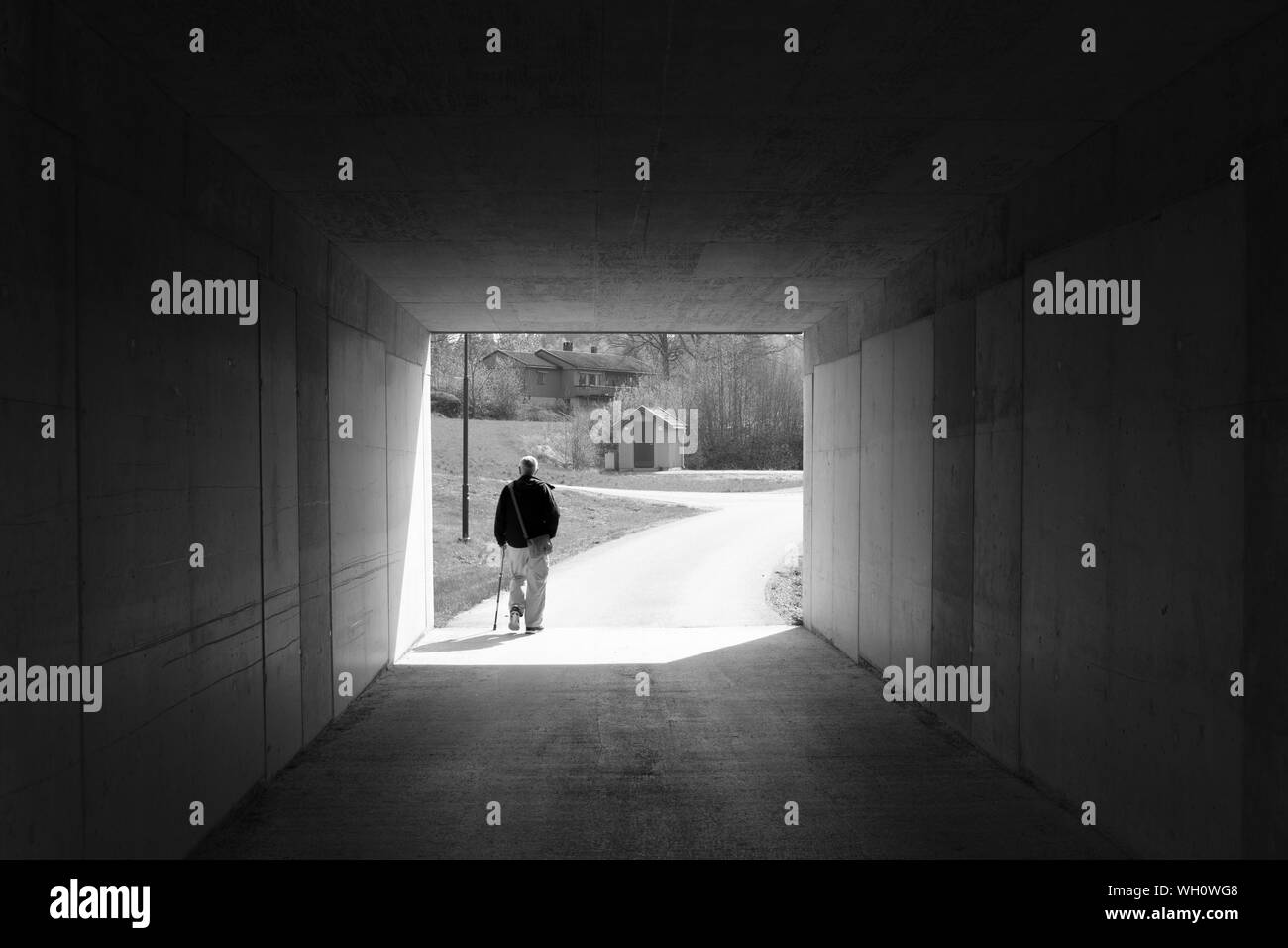 Man walking through tunnel hi-res stock photography and images - Alamy